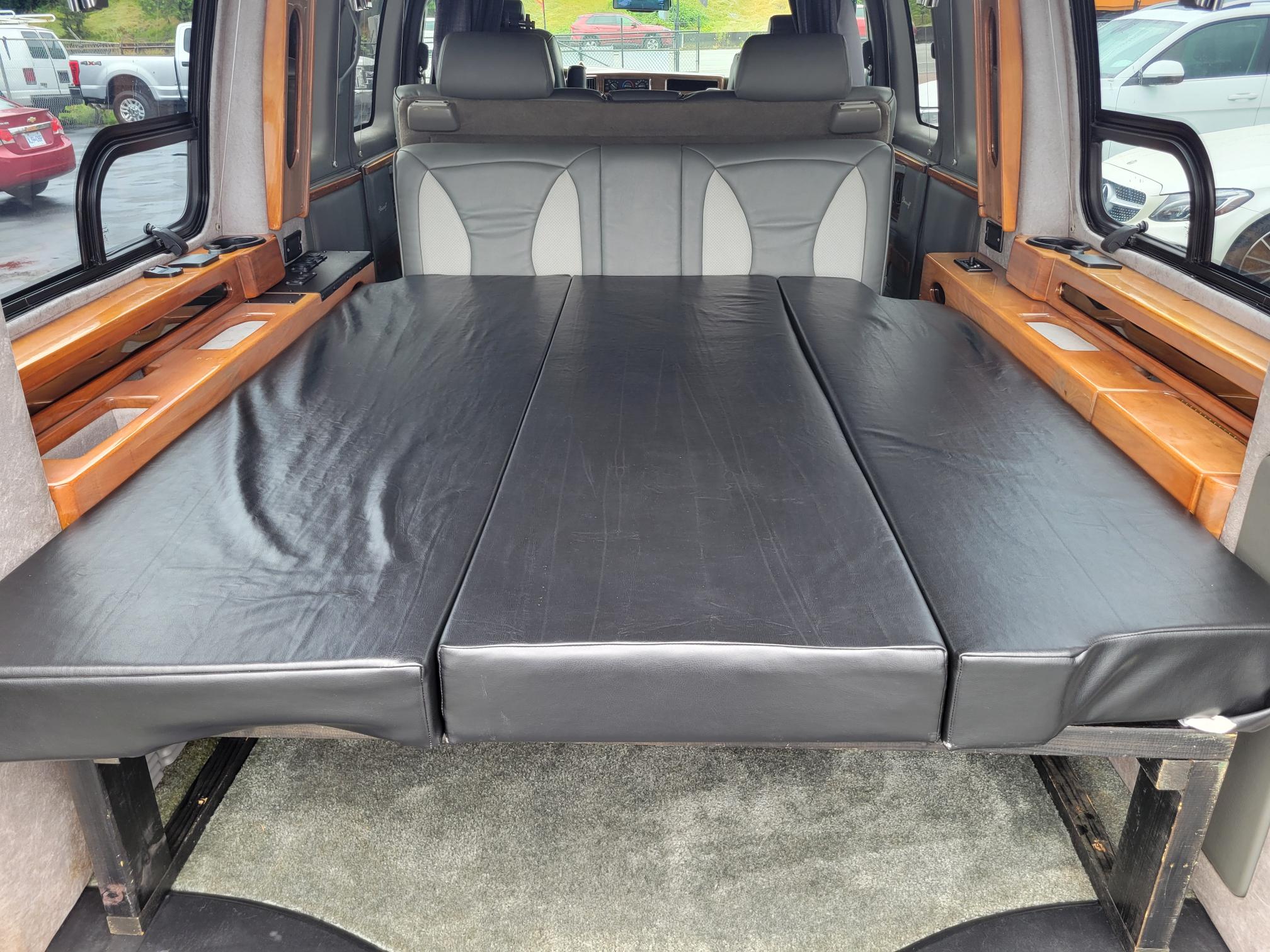 Chevrolet Express Starcraft AWD | JDM Import Ltd.