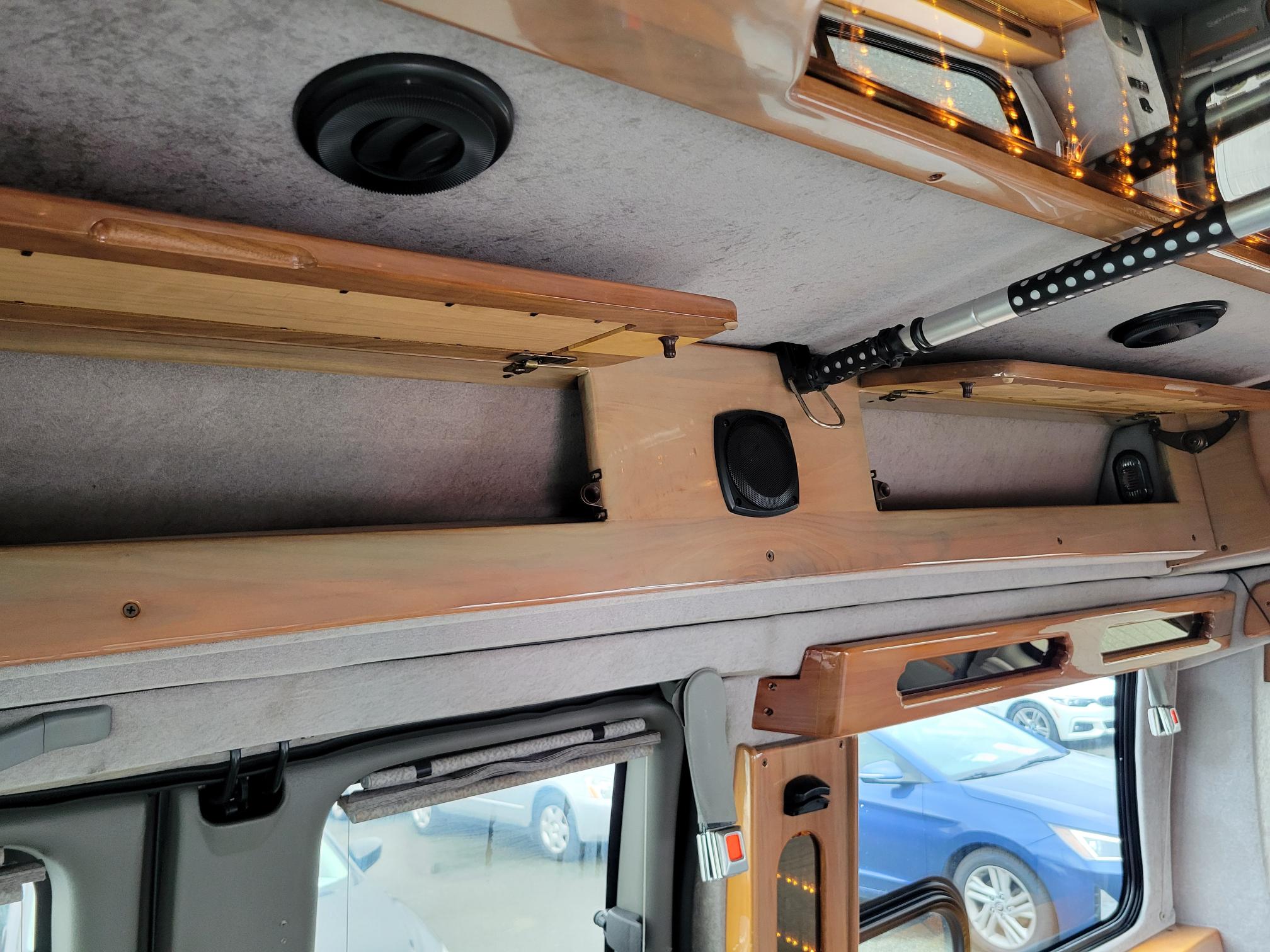Chevrolet Express Starcraft AWD | JDM Import Ltd.