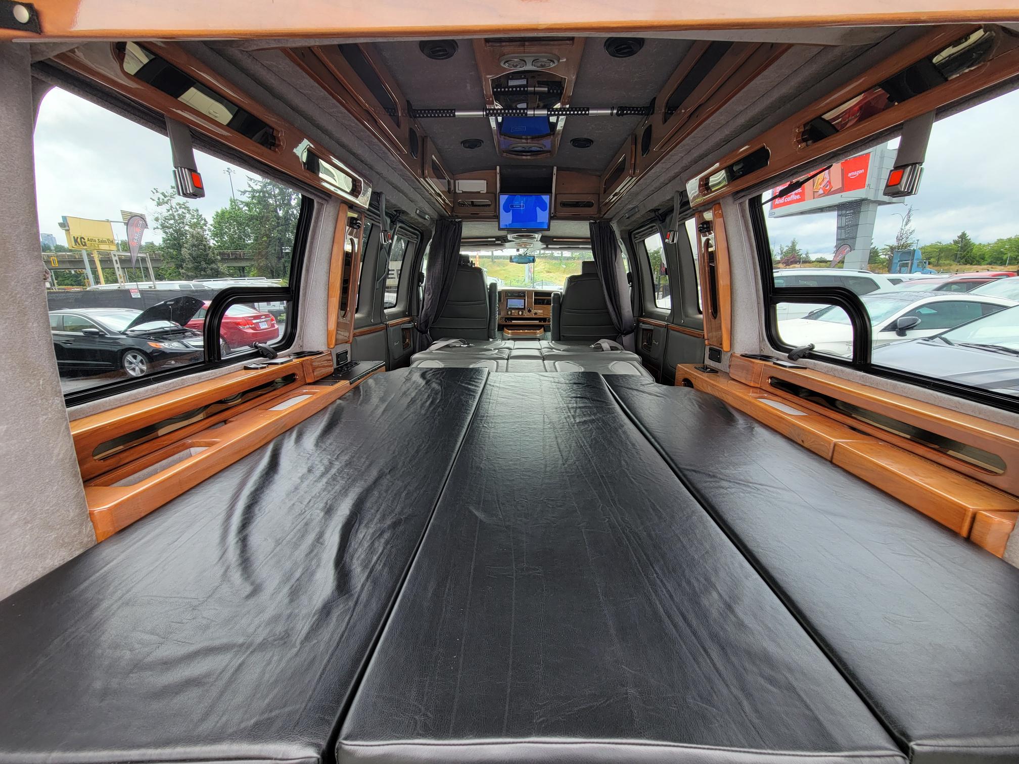 Chevrolet Express Starcraft AWD | JDM Import Ltd.