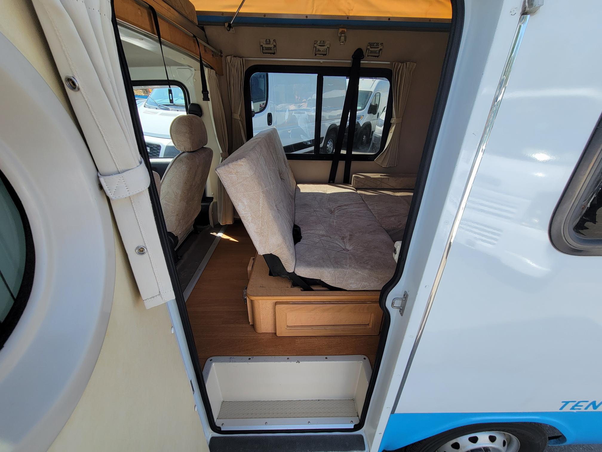 Mazda Scrum/Suzuki Carry 4WD Tiny Camper | JDM Import Ltd.