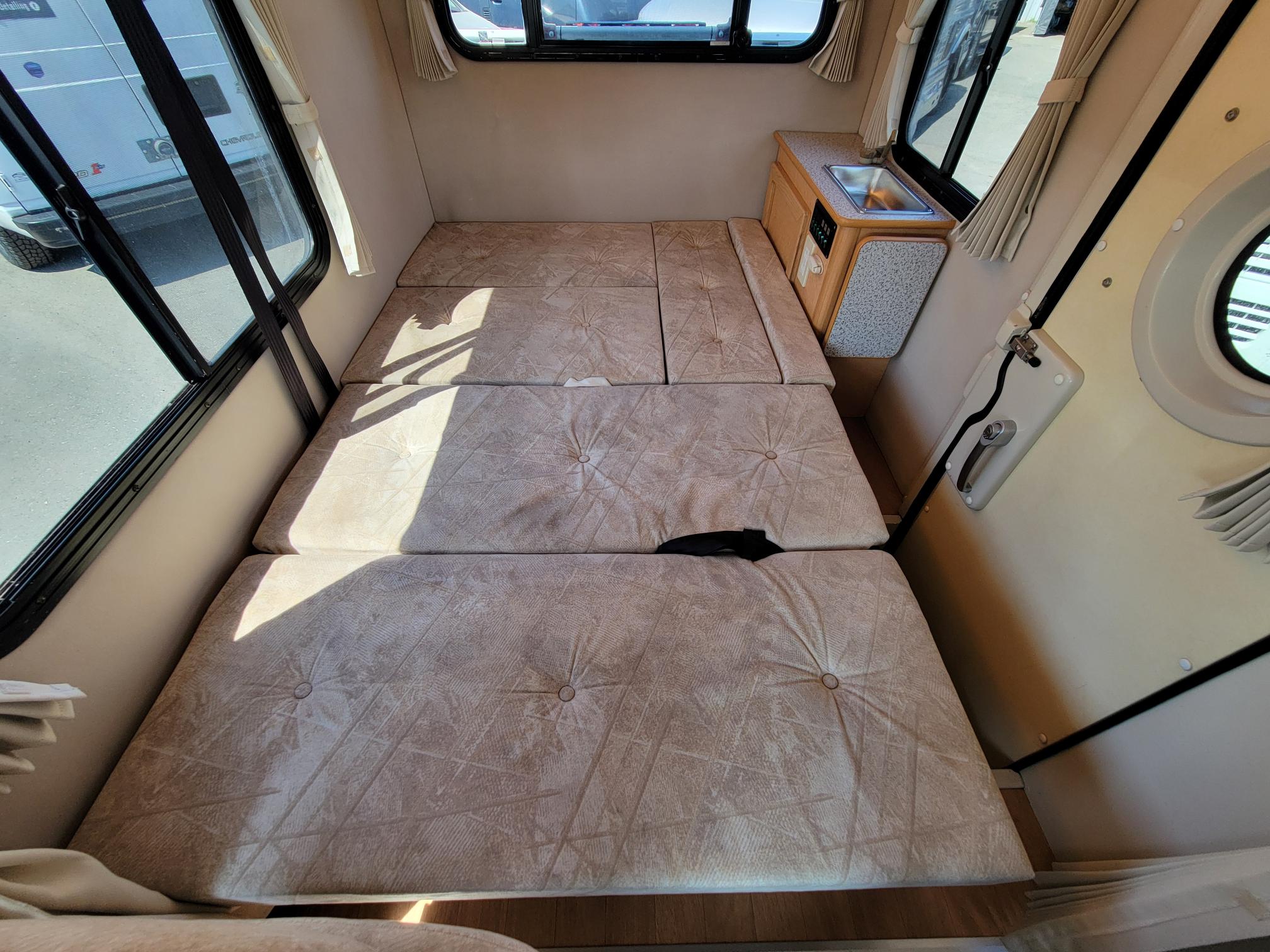 Mazda Scrum/Suzuki Carry 4WD Tiny Camper | JDM Import Ltd.